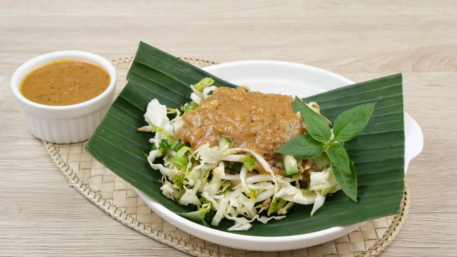 Pecel Nganjuk, Simbol Kehangatan dari Daun Pisang - foryourplate